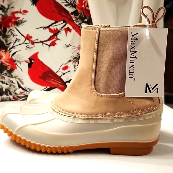MAXMUXUM | Shoes | Max Muxum Womans New Duck Boots Various Sizes Beige ...